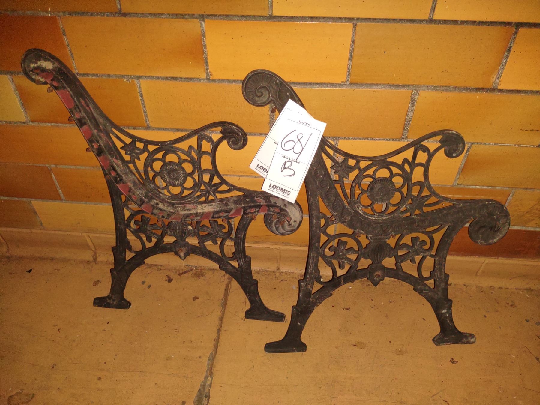 VINTAGE ORNAMENTAL CAST IRON VICTORIAN PARK BENCH ENDS