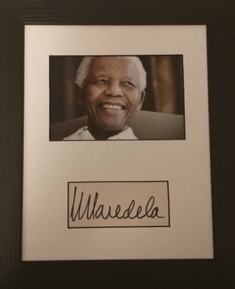 Nelson Mandela autograph (1918-2013).