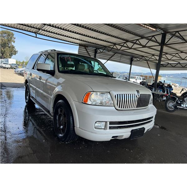 2005 Lincoln Navigator Luxury