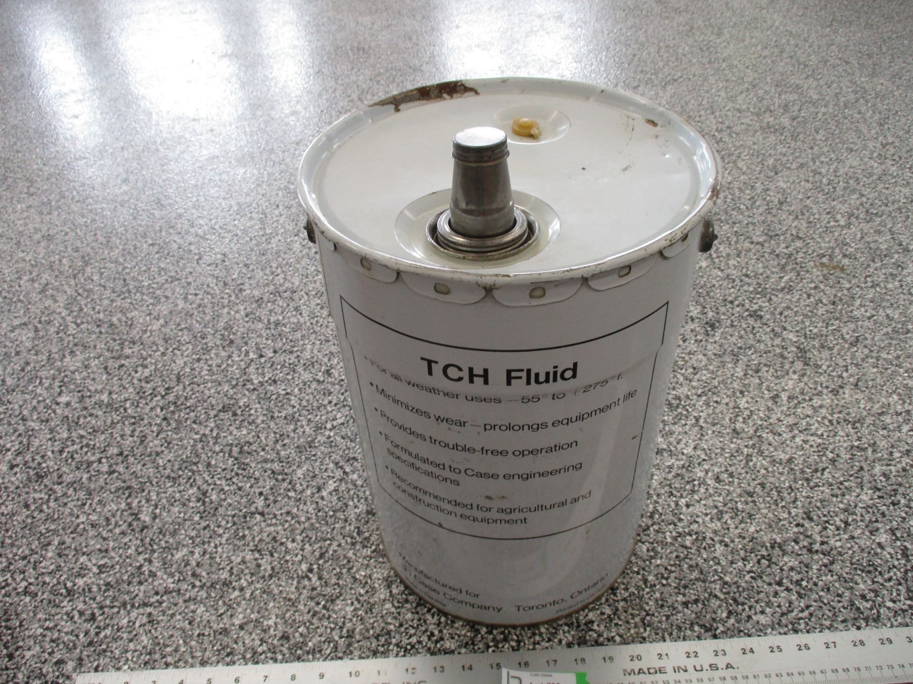 Case TCH Fluid 5 Gallon Metal Pail Bodnarus Auctioneering case-tch-fluid-5-gallon-metal-pail-bodnarus-auctioneering