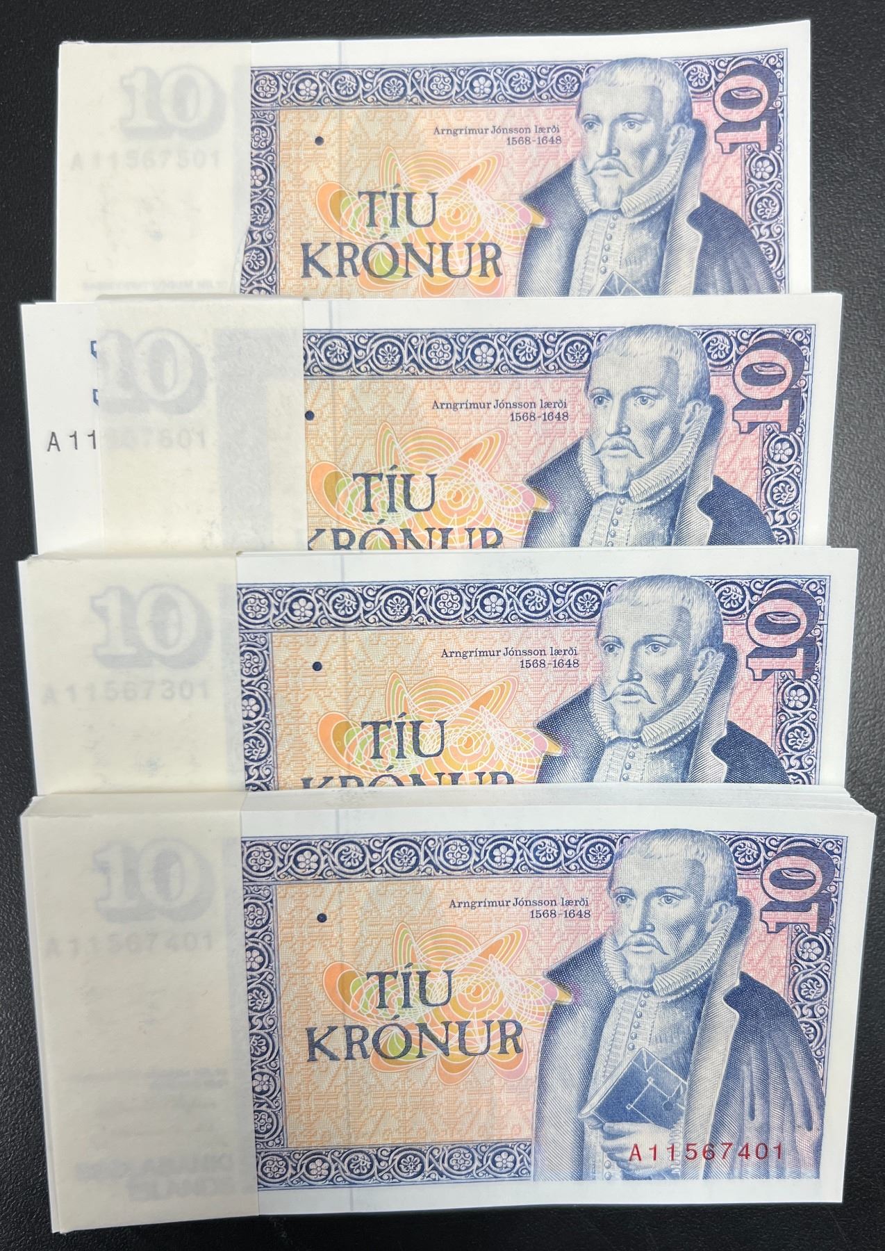 4 packs of 100, 400 notes total. Retail $1200. CU.