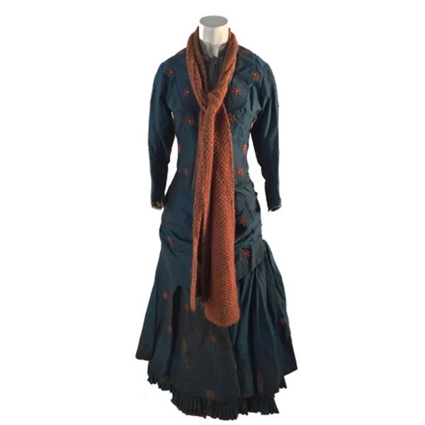 The Hateful Eight Daisy Domergue (Jennifer Jason Leigh) Movie Costumes