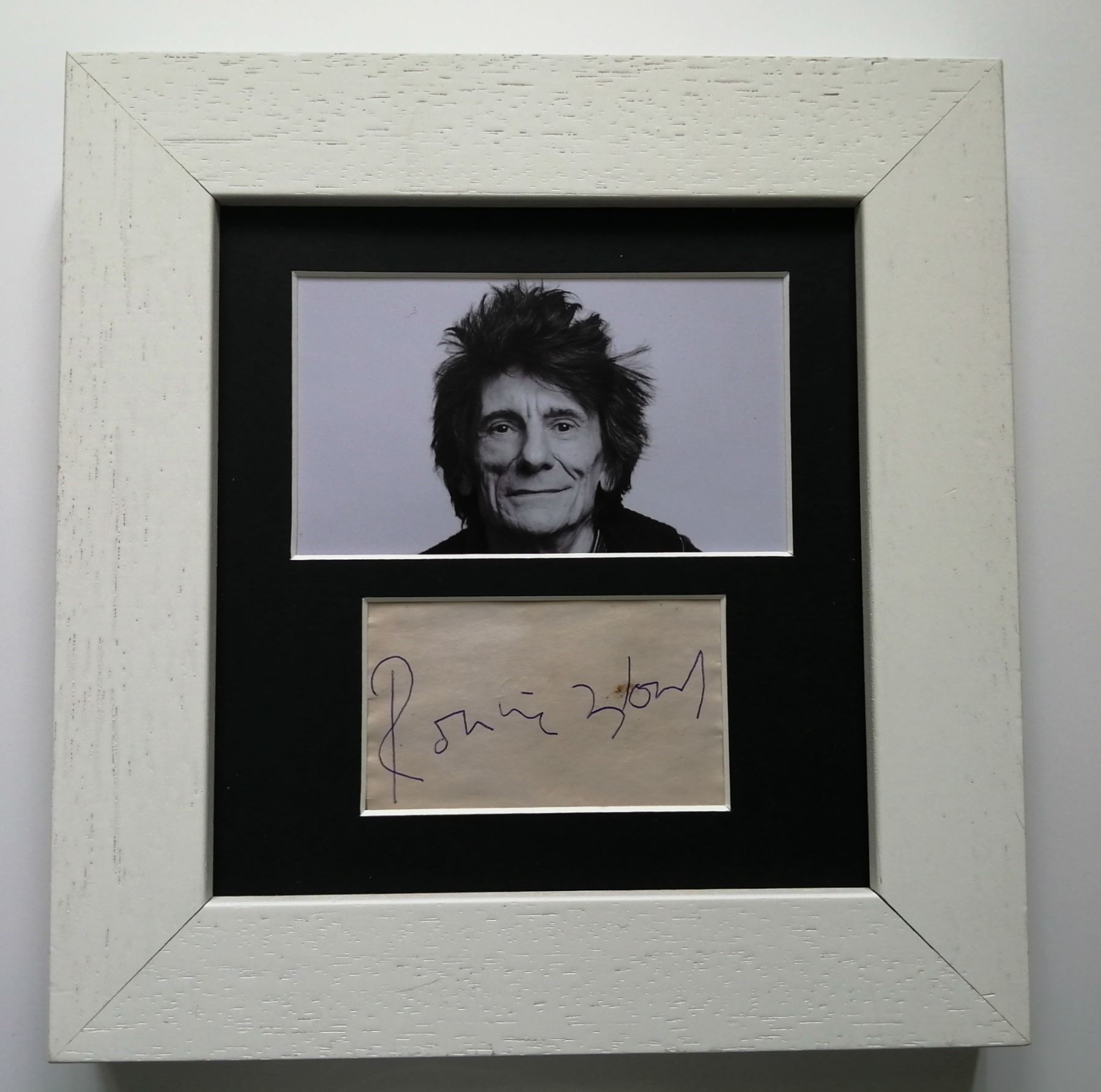 Ronnie Wood autograph. (1947-)