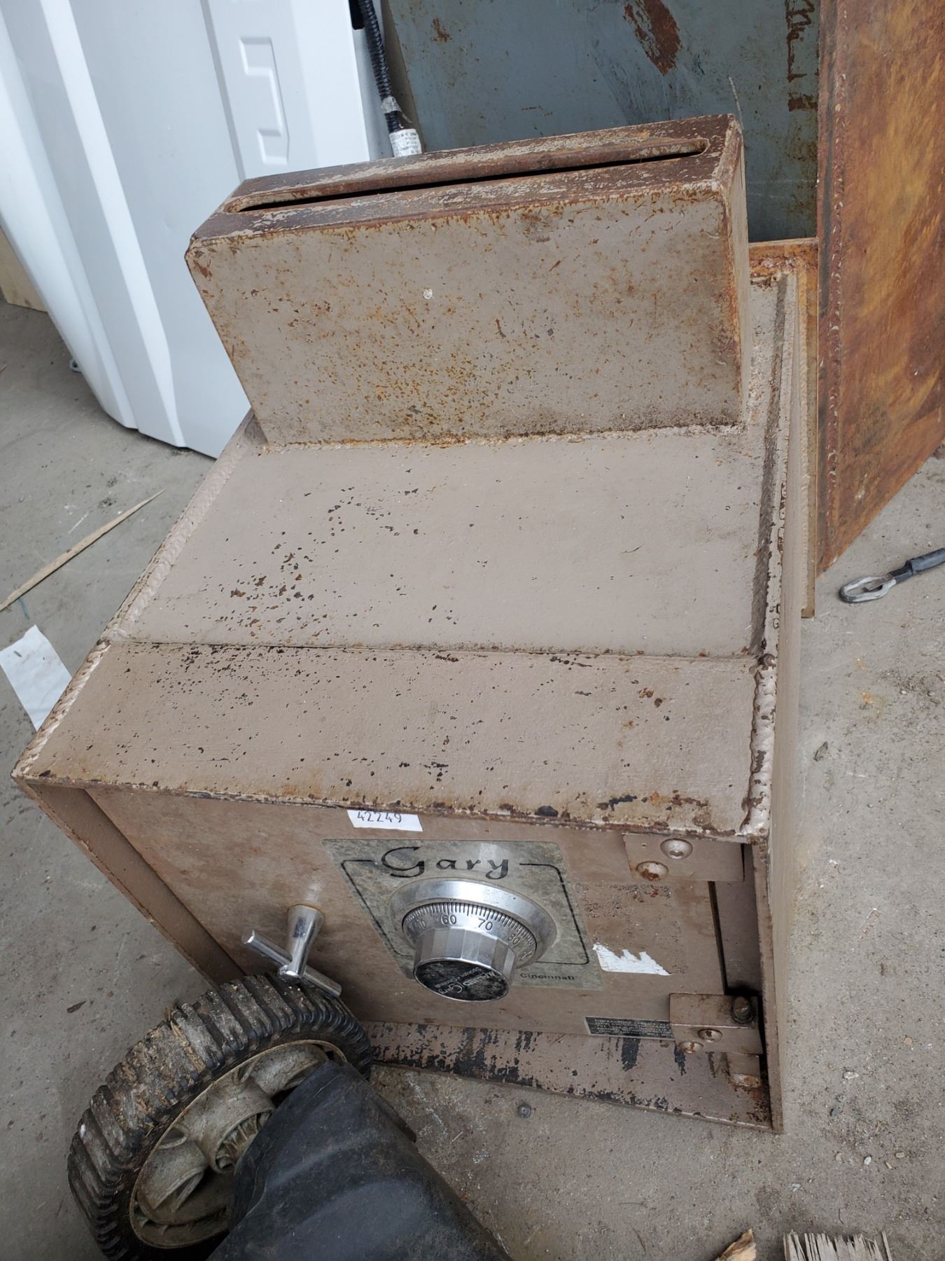 2 METAL ALLIED GARY SAFES NO COMBINATIONS Able Auctions 2-metal-allied-gary-safes-no-combinations-able-auctions
