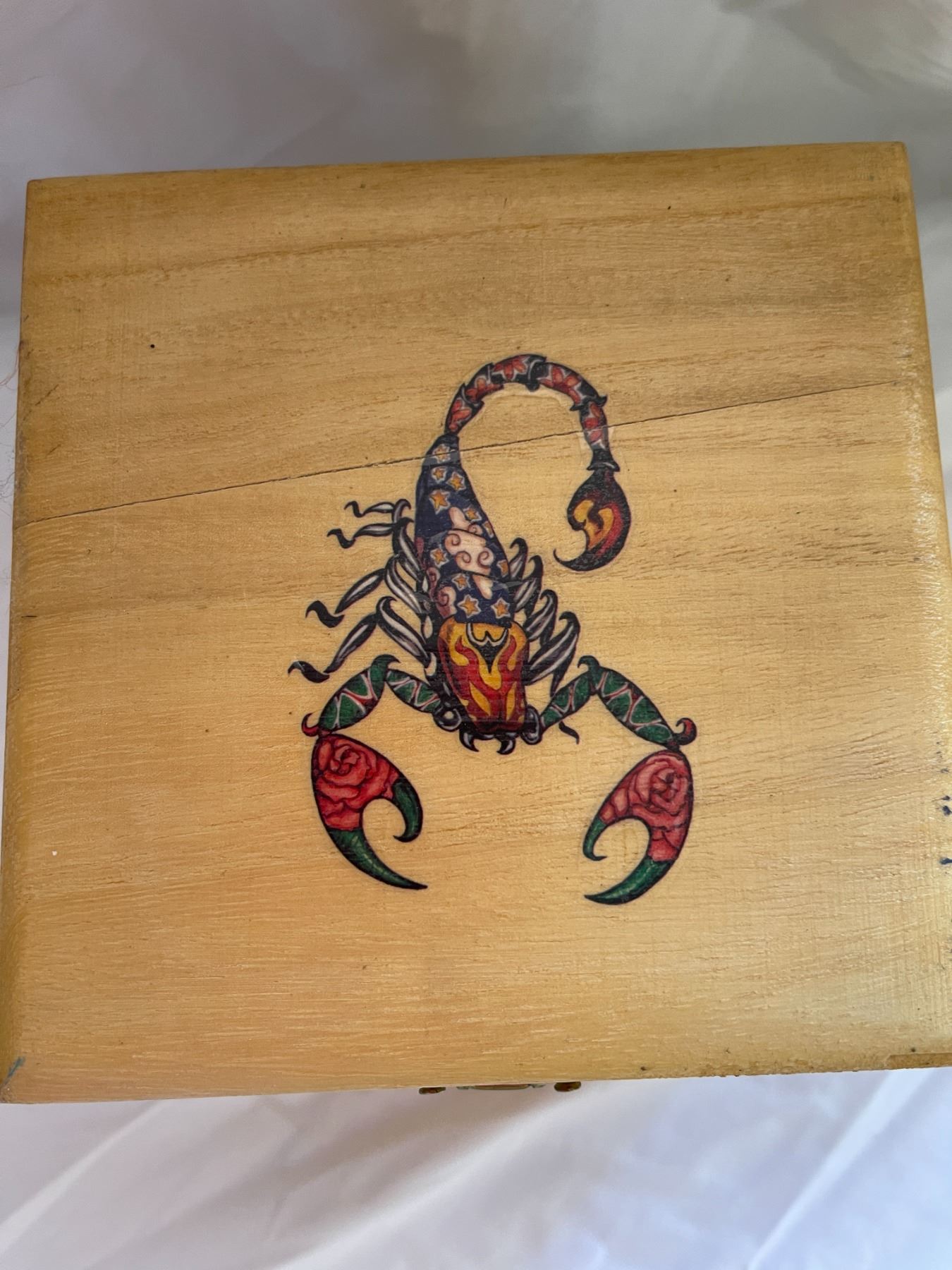 Scorpion box