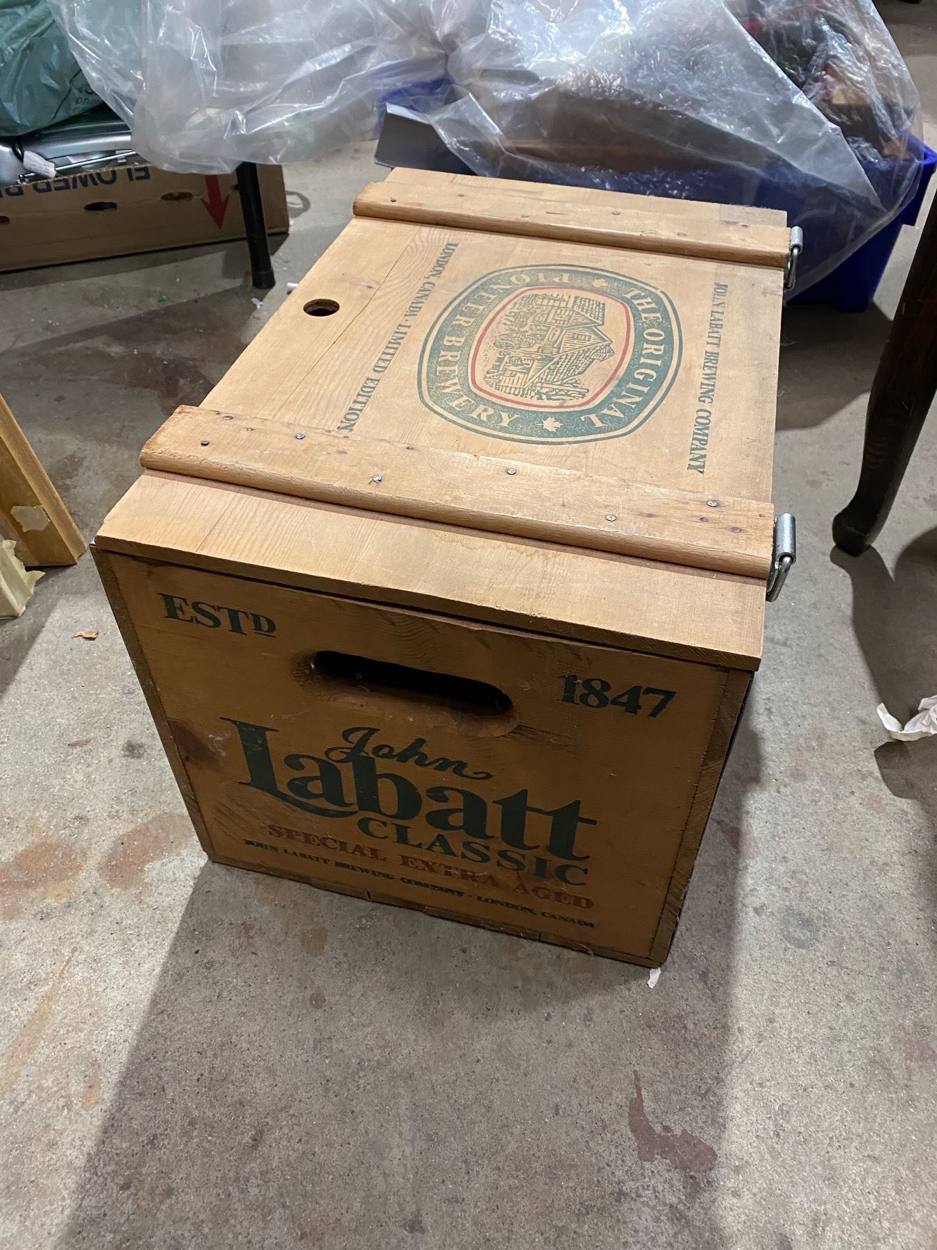Labatt Wood crate with Bottle empty