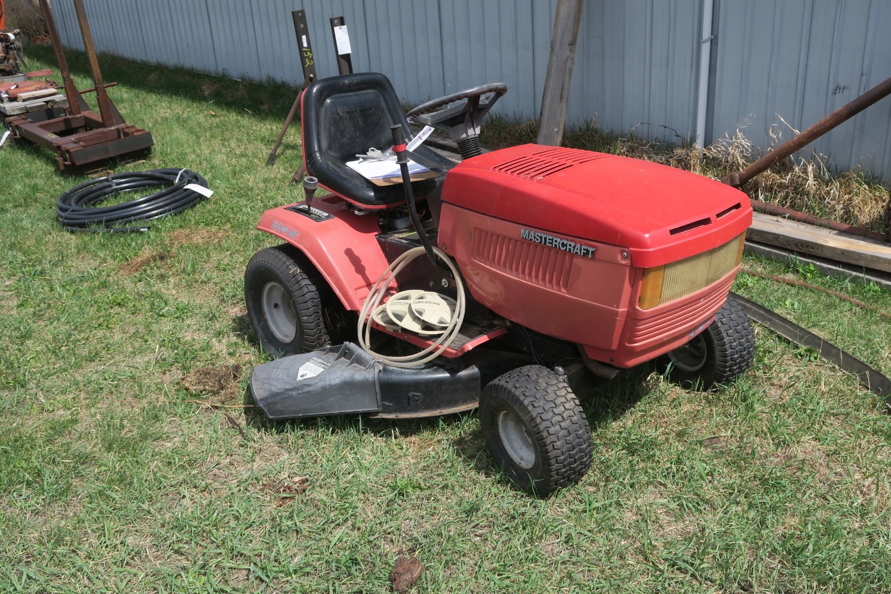 Mastercraft Ride on Mower 14.5HP 42" Cut - Sold As Is