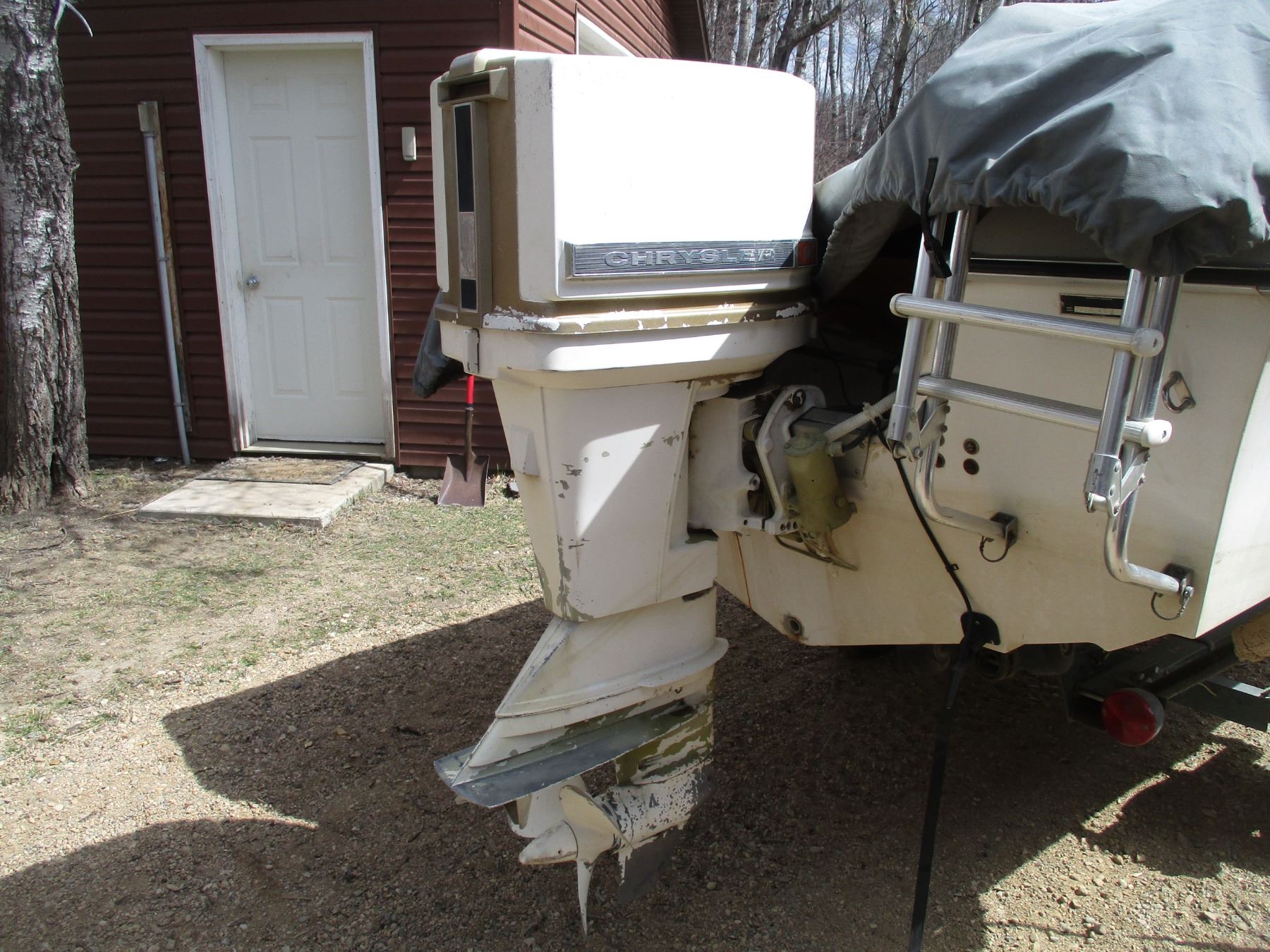 16ft Hydro-Vee Boat + Trailer with Chrysler motor (90HP) - new seats ...