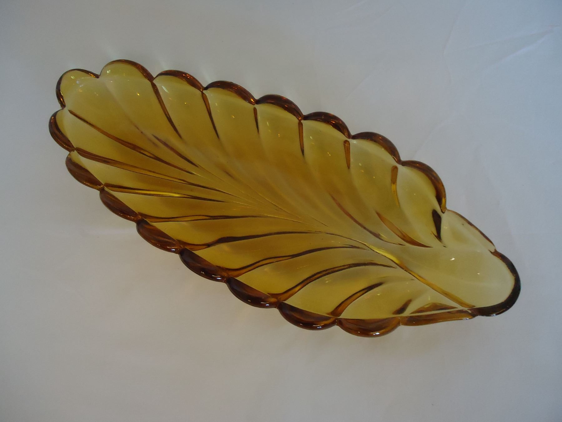 Glass bread serving dish