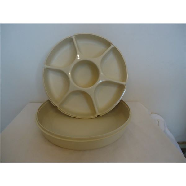 Tupperware serving tray with lid - 7 compartments