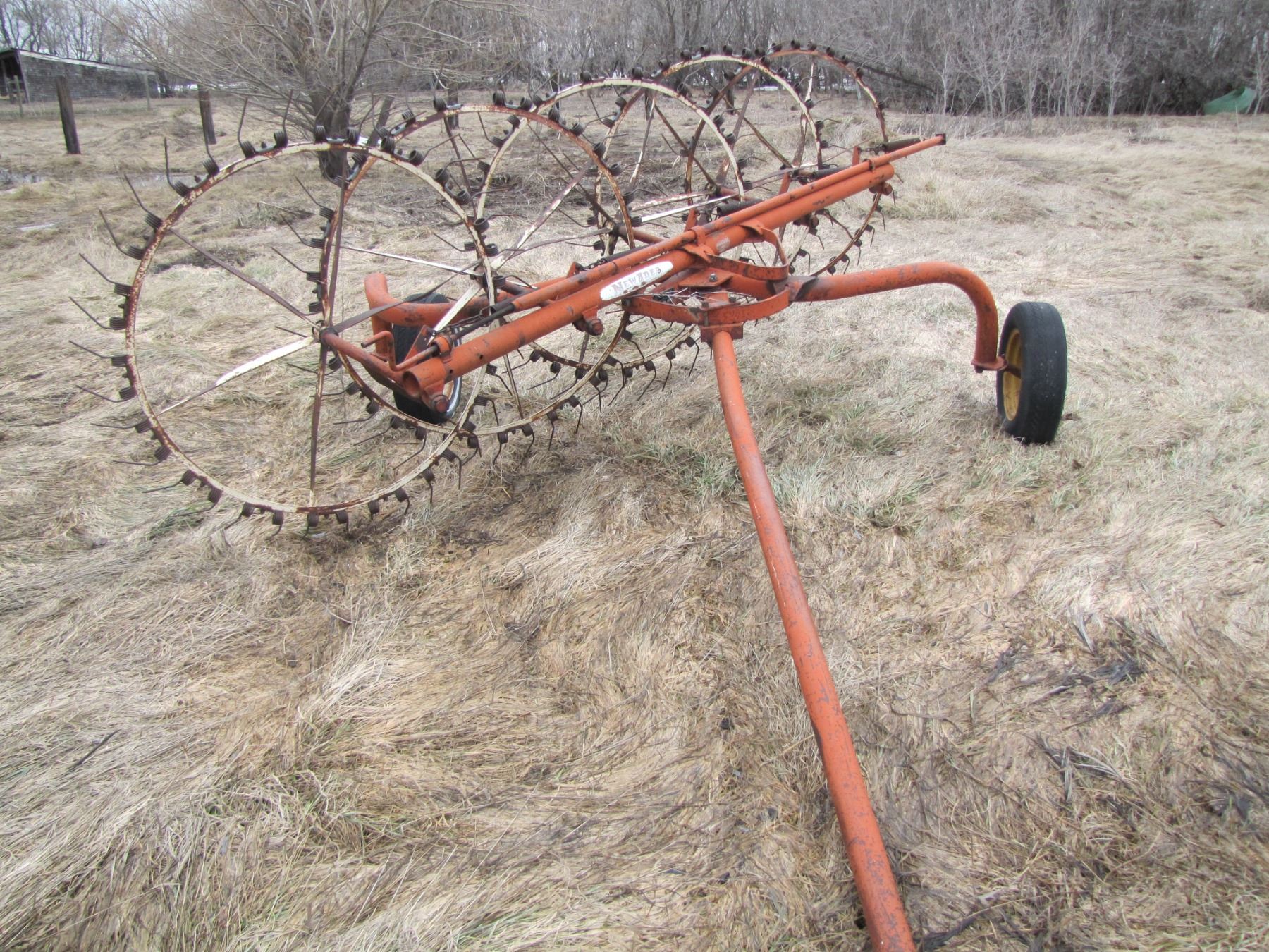 New Idea 5 wheel hay rake; model 404