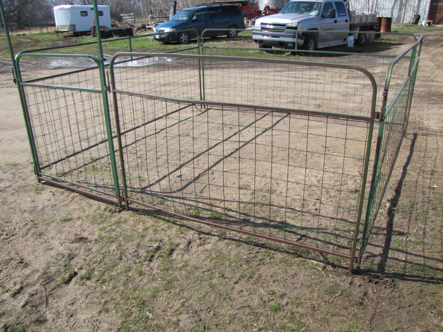 10' small animal pen w/ gate