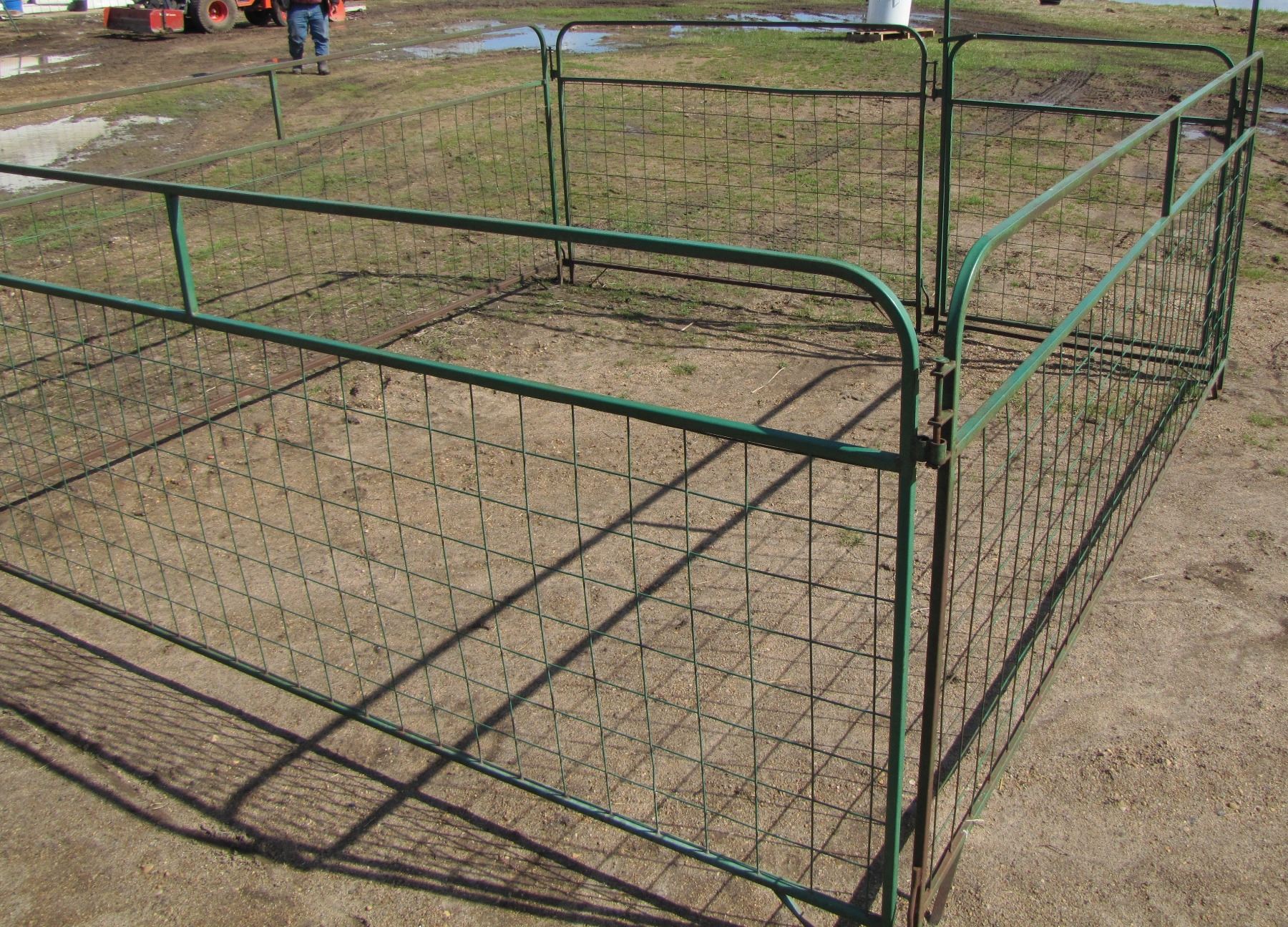 8' small animal pen w/ gate