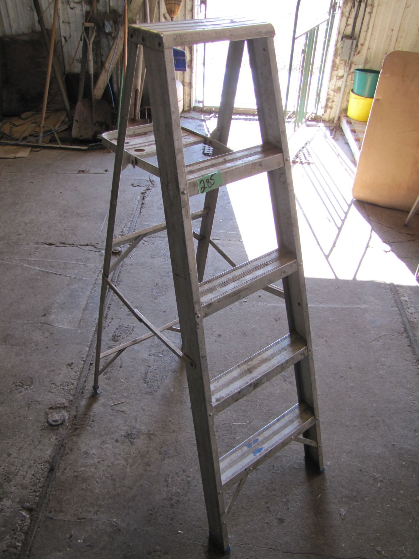 Aluminum 5 foot step ladder