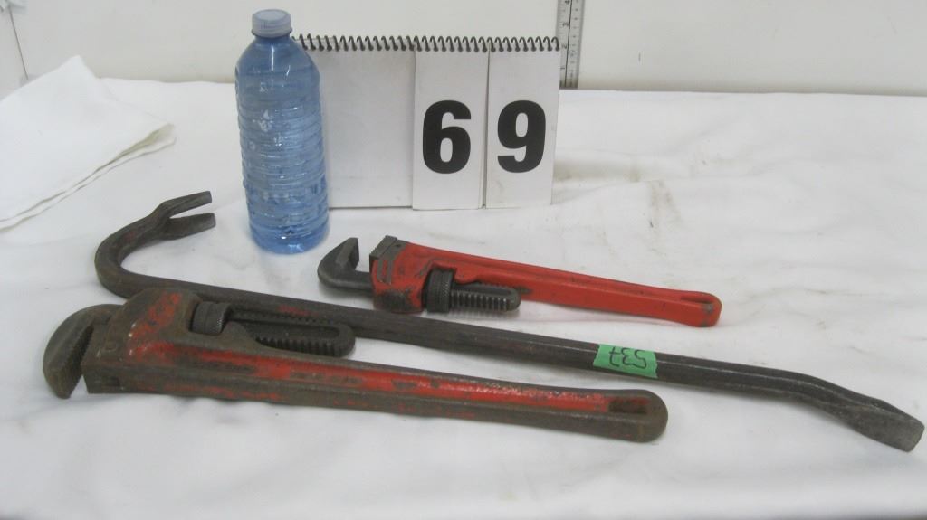 2-Pipe Wenchs /Pry Bar