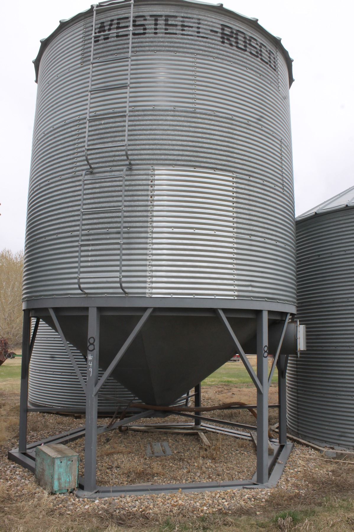 5 Ring Hopper Bin, Double Skid, Ladder, Approx. 1800 Bu