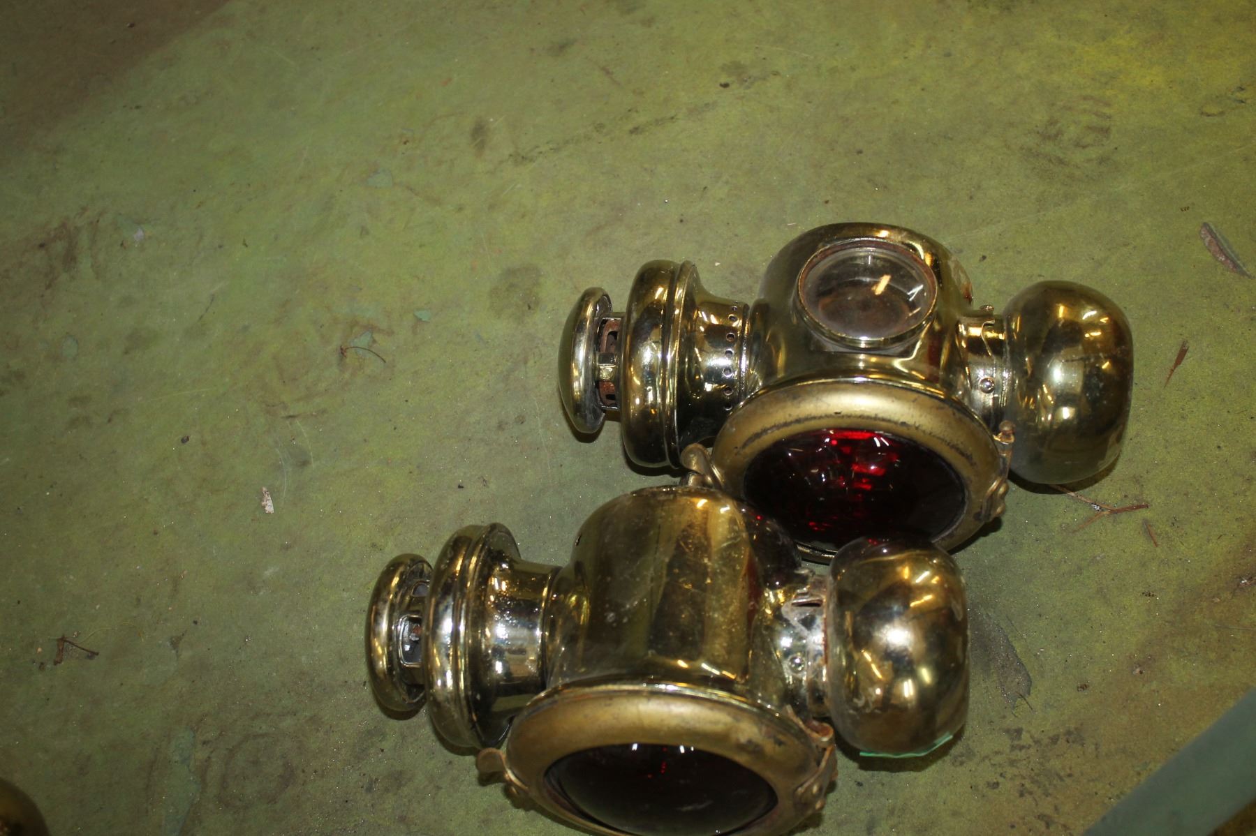 2 BRASS MODEL T LIGHTS (RED)