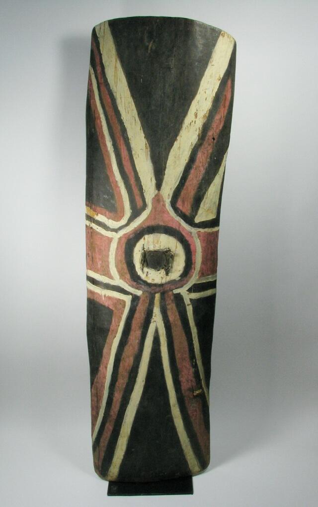 A FINE CHIMBU BATTLE SHIELD, of wood, in classic broad rectangular form, th