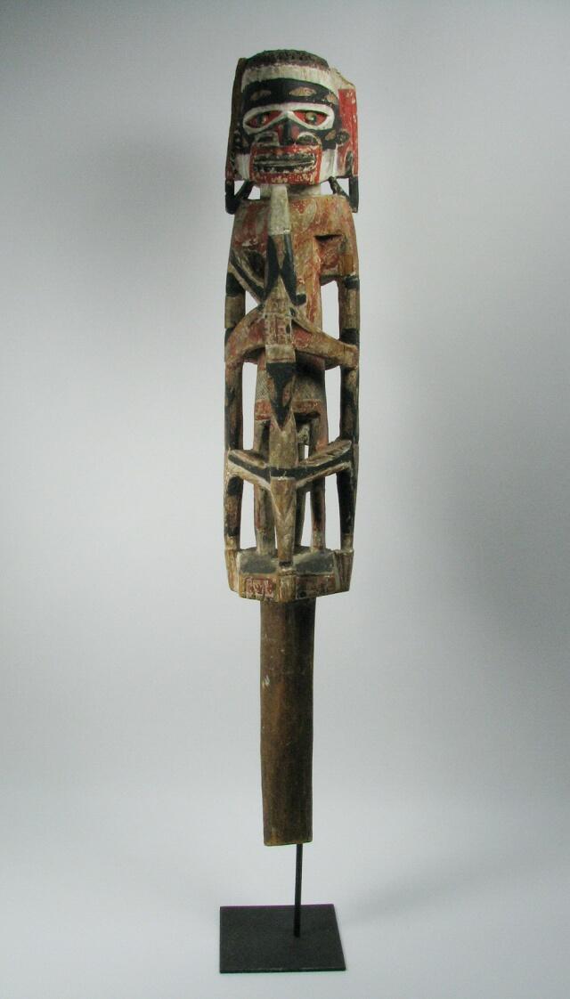 AN ETHNOGRAPHIC MALAGAN SCULPTURE, of wood, in classic openwork form, decor