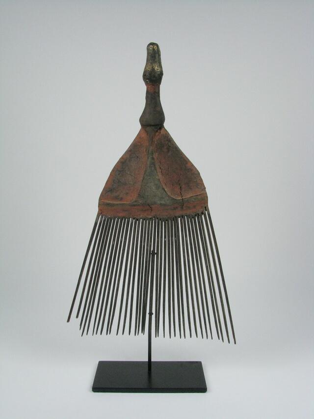 A SUPERB ADMIRALTY ISLAND COMB, c.19th century, of wood, in slender section