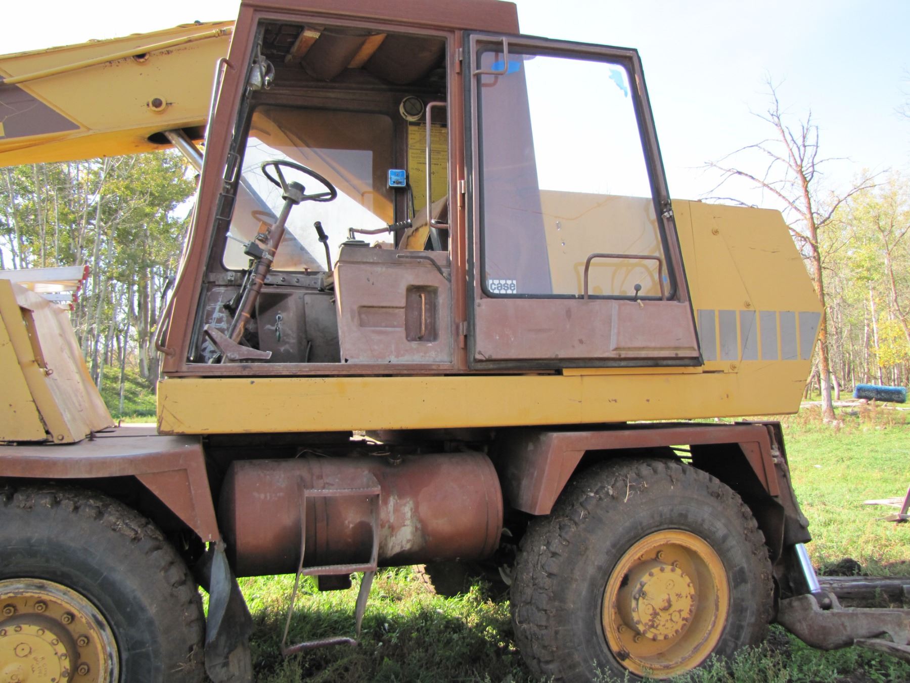 Case 1085B excavator; Michelin tires - have some weathering; dig and ...