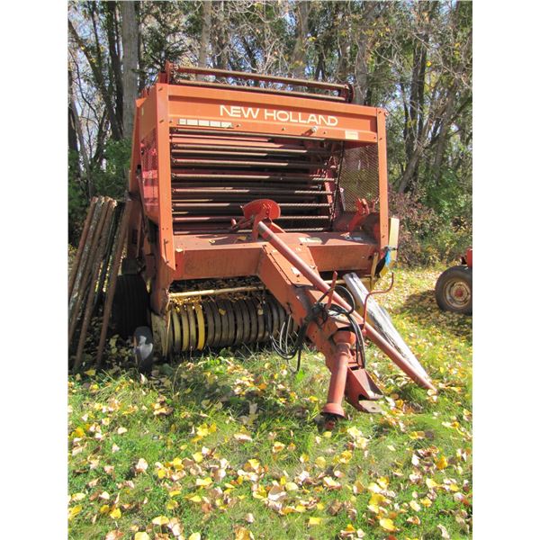 New Holland baler; 851; chain Baylor; new main chains, oiler; needs ...
