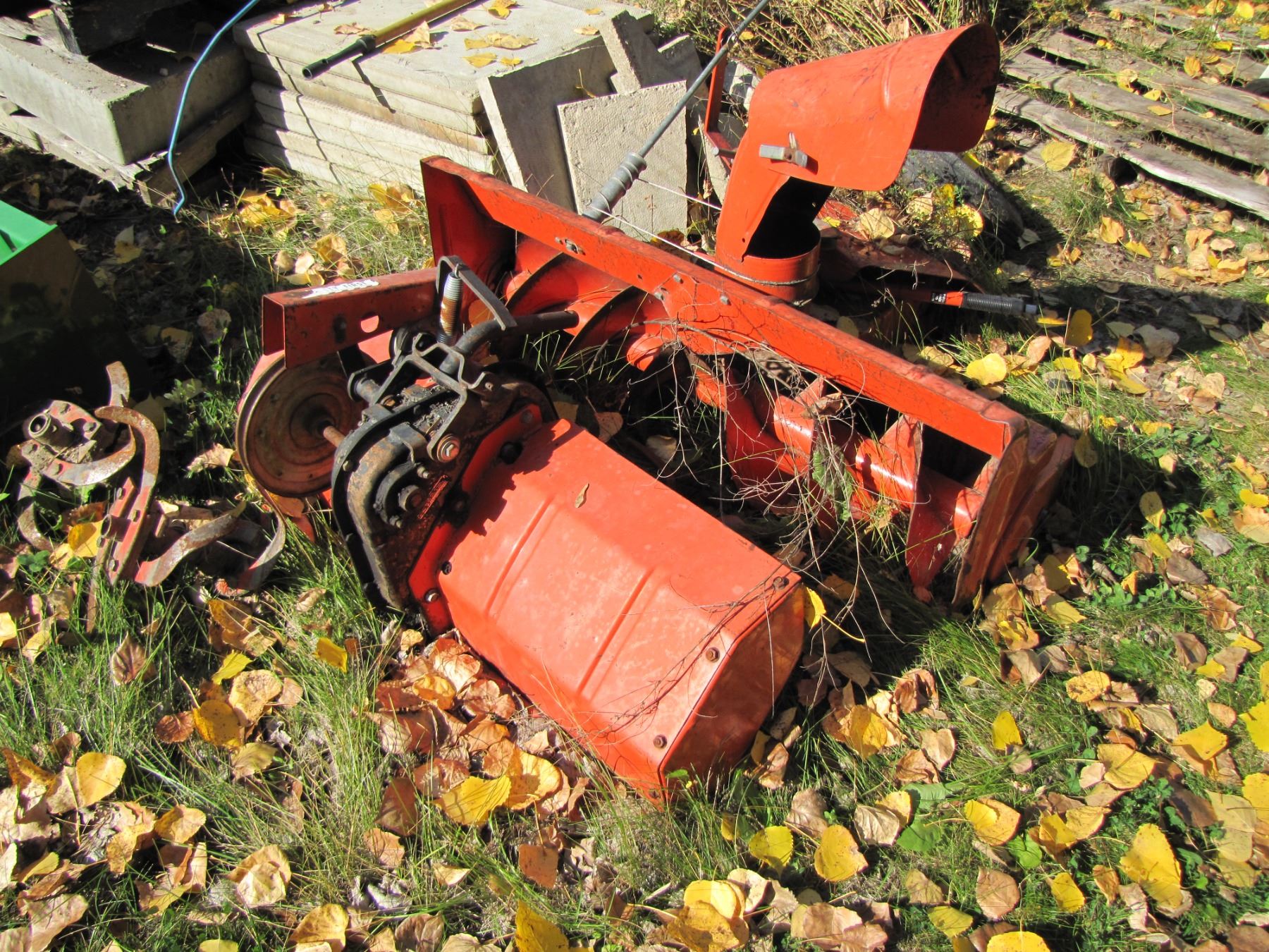 Simplicity 7117 garden tractor with attachments as pictured