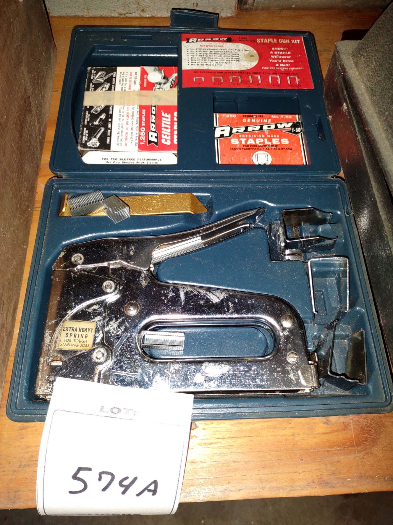 STAPLE GUN IN CASE W/ STAPLES