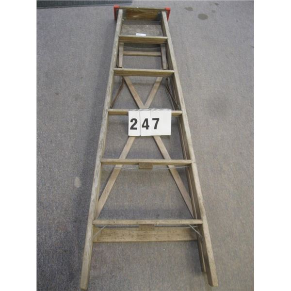 6 Foot Wooden Step Ladder