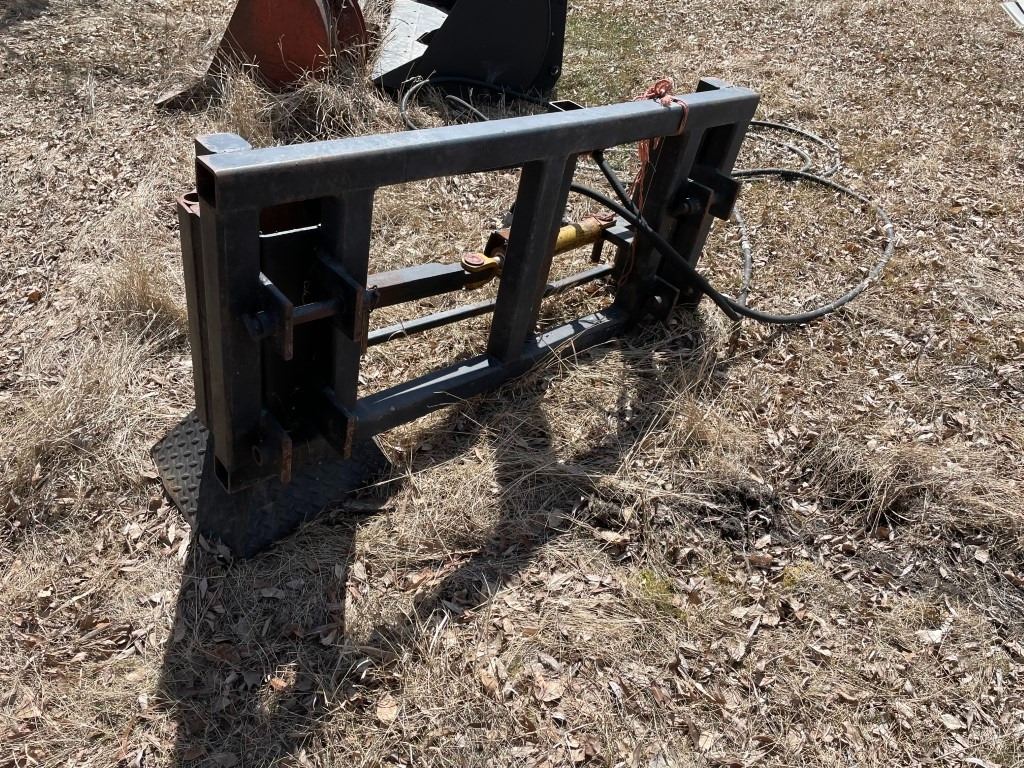 Hydraulic post puller for FEL