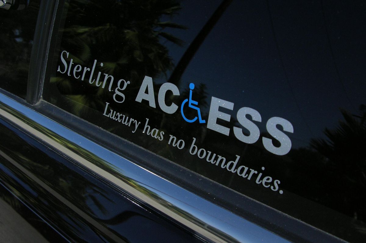 2006 Sterling Access/ Lincoln Handicapped Presidential Limousine