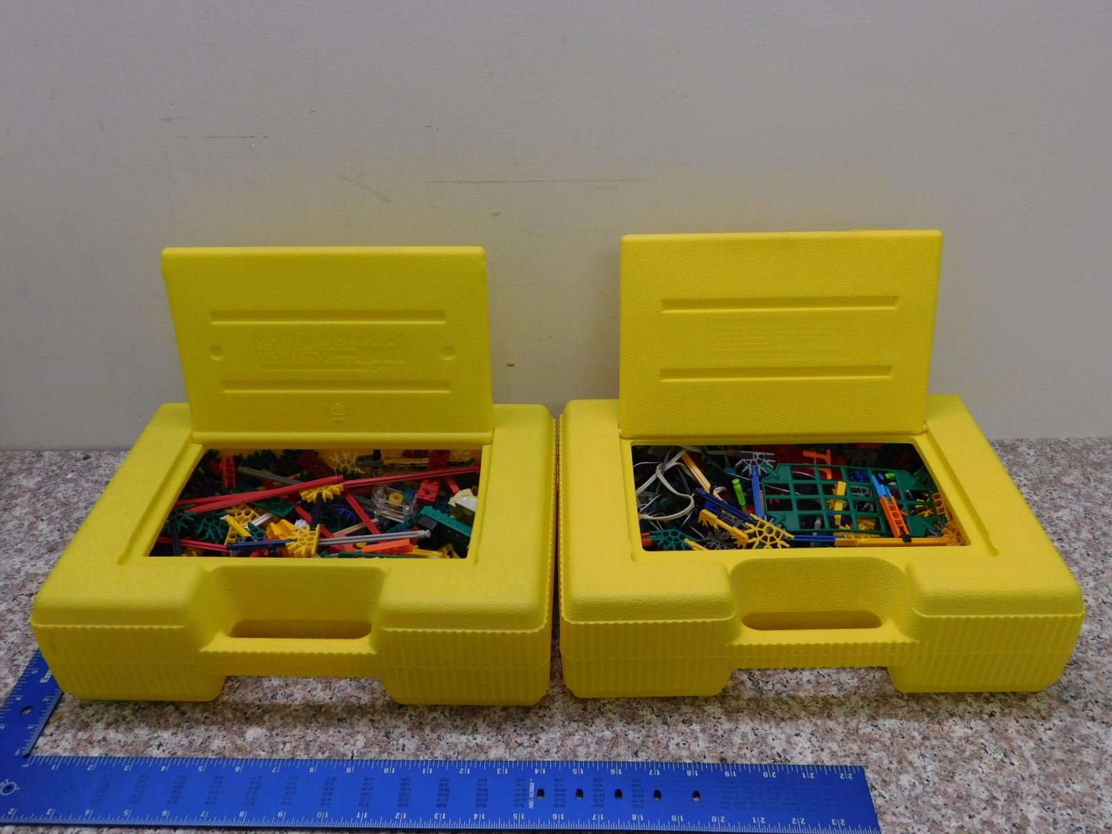 2 Carrying Cases Full of K-NEX Building Blocks Toys