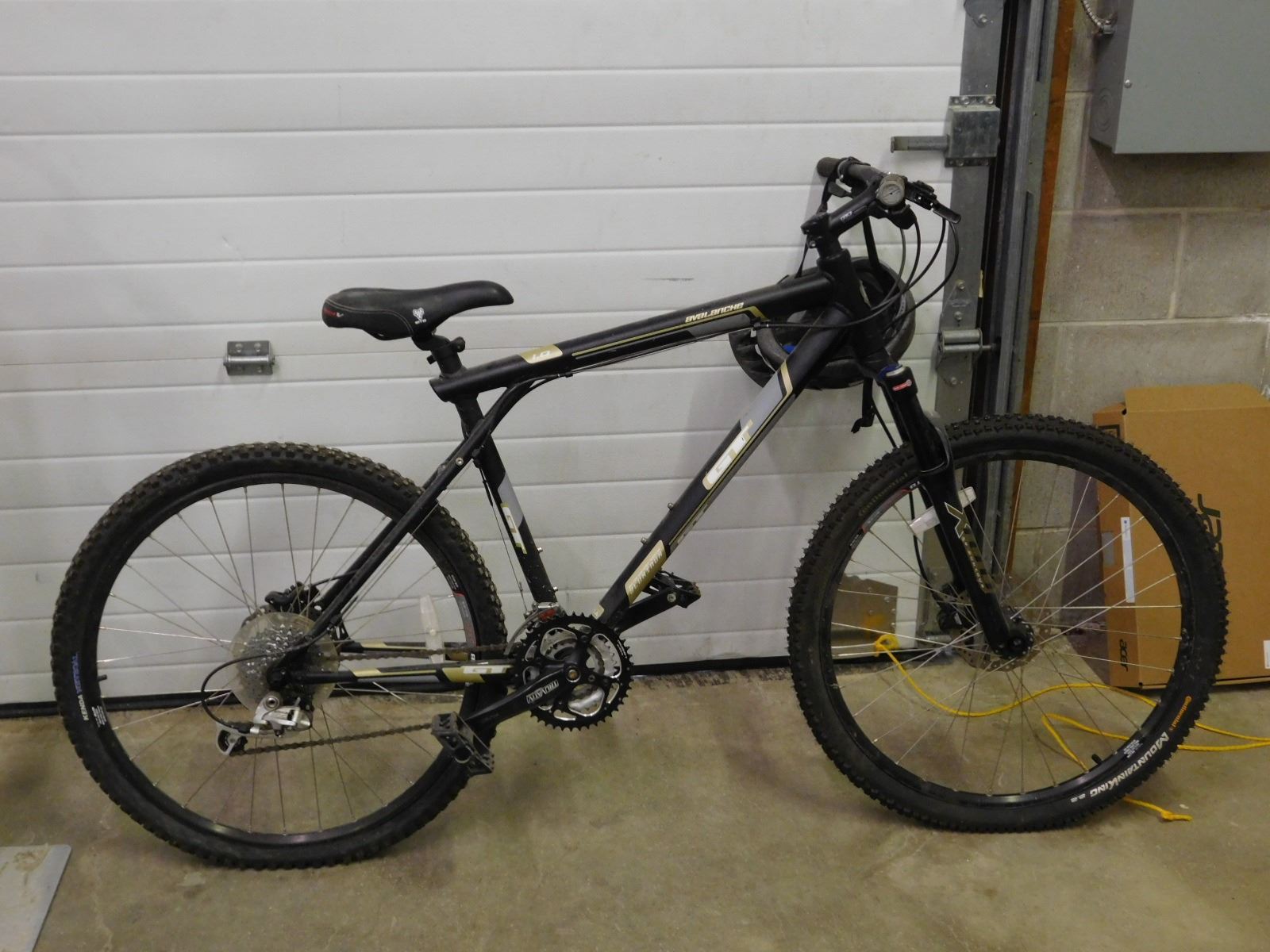 Avalanche 1.0 GT Mountain Bike Black 24 Speed