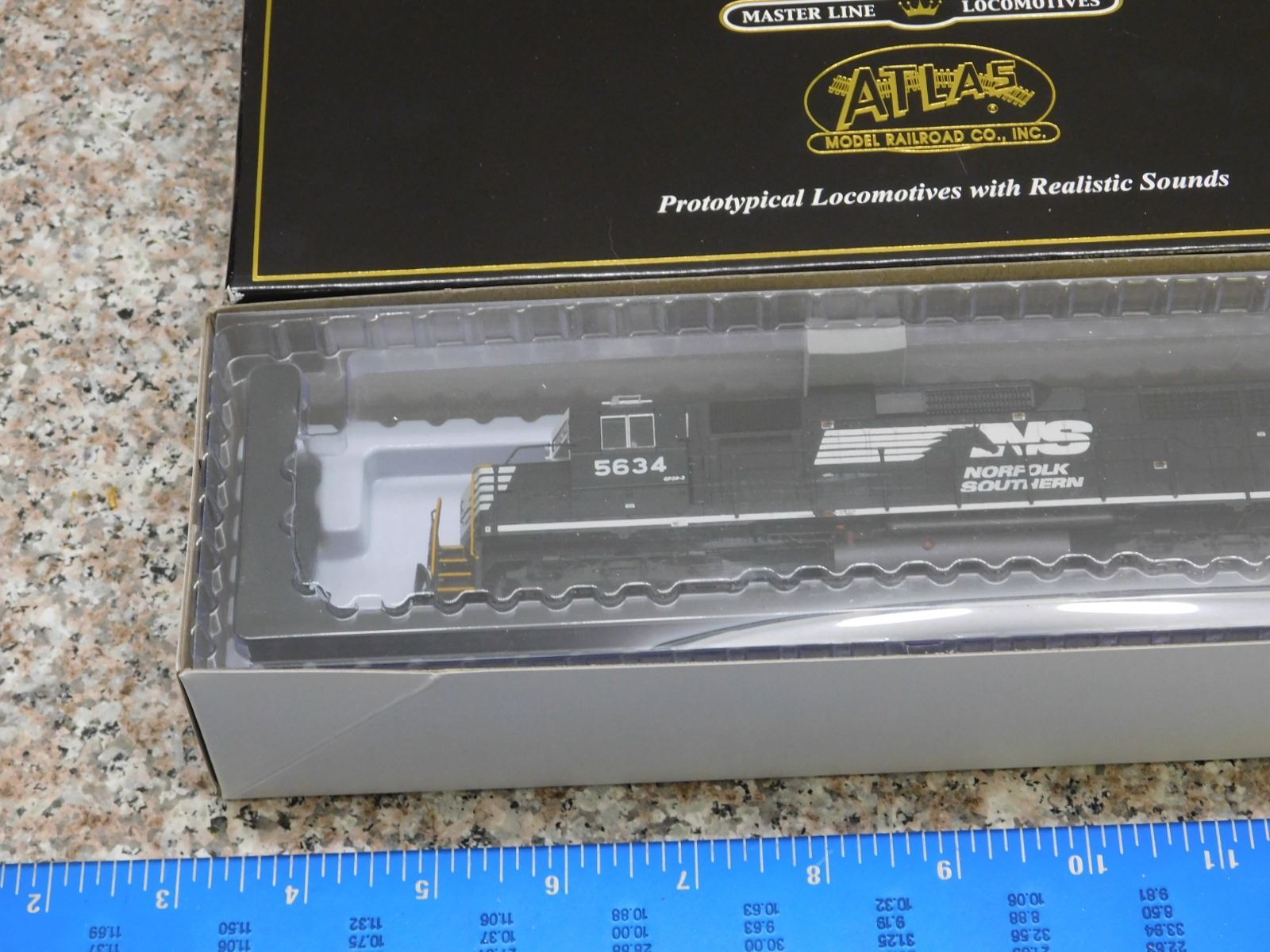 Atlas HO Scale GP38 Locomotive Norfolk Southern Masterline Train Miniature