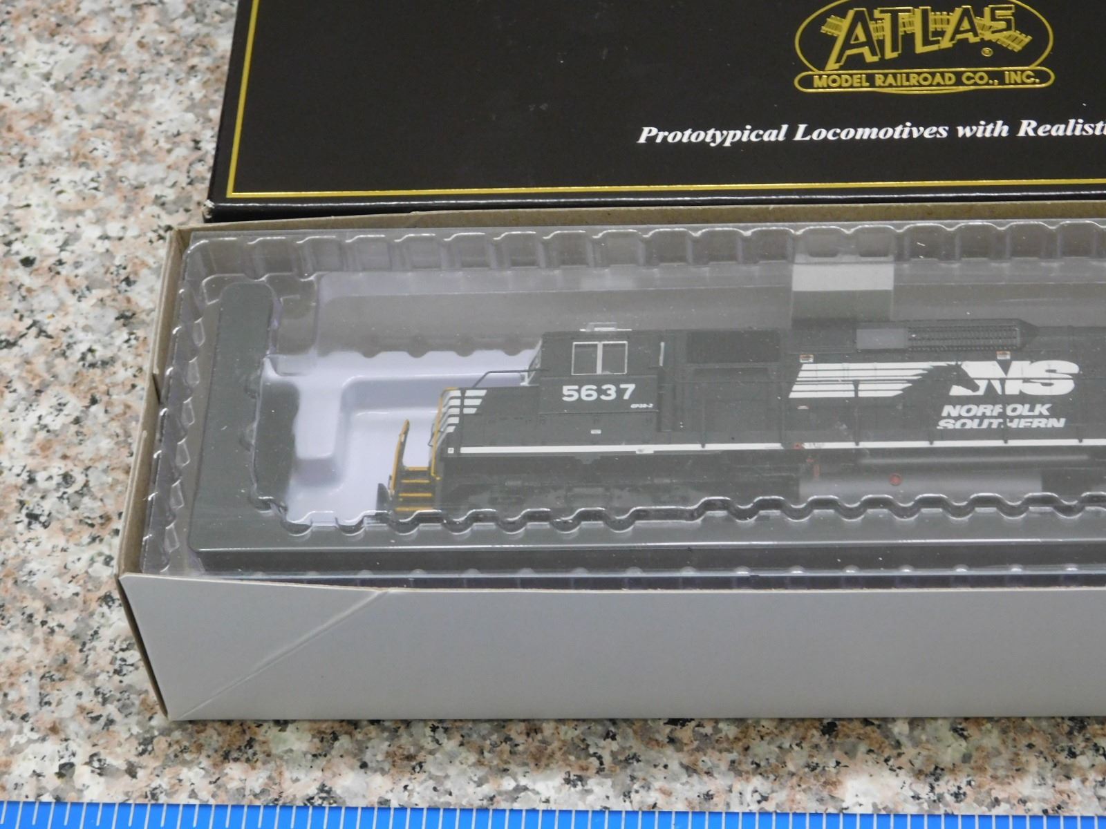 Atlas HO Scale GP38 Locomotive Norfolk Southern Masterline Train Miniature