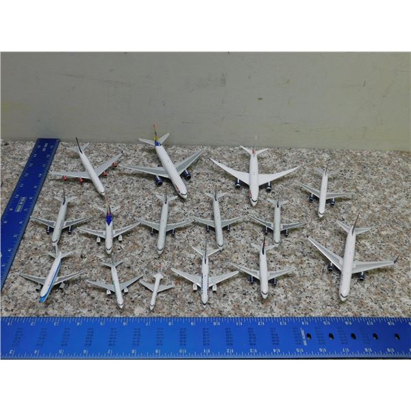 Lot of 15 1/500 Die Cast Scale Model Airplanes Gemini Herpa