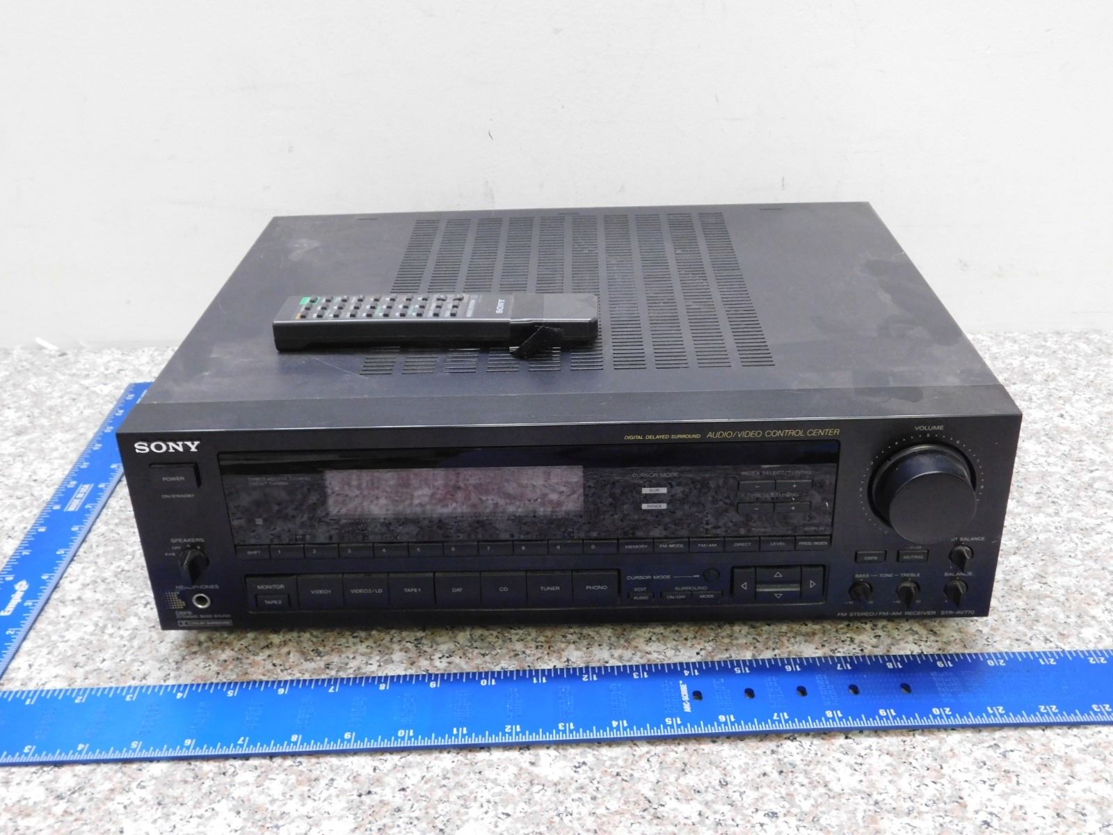 Sony STR-AV770 FM AM Receiver AV + Remote