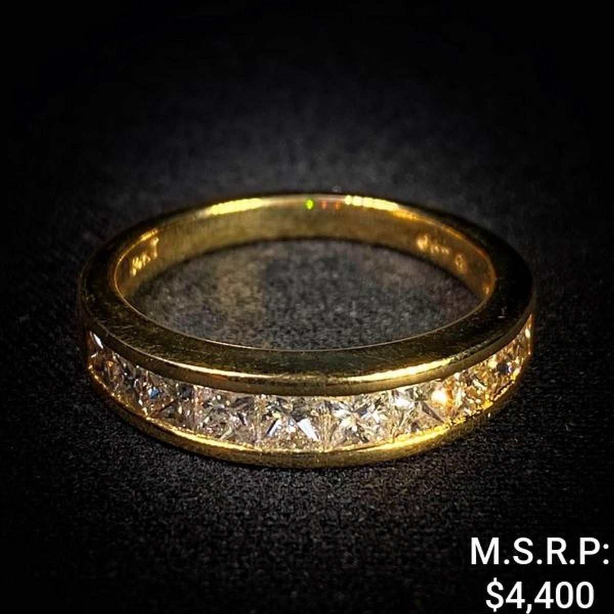Gold Ring /w Diamond Lining. 2.8dwt, 14k