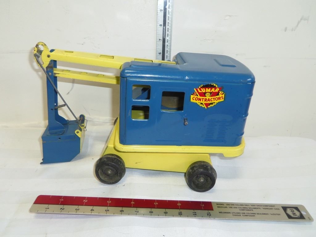 Antique Lumar Contractos Metal Toy Crane