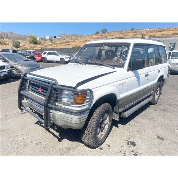 1996 Mitsubishi Montero LS