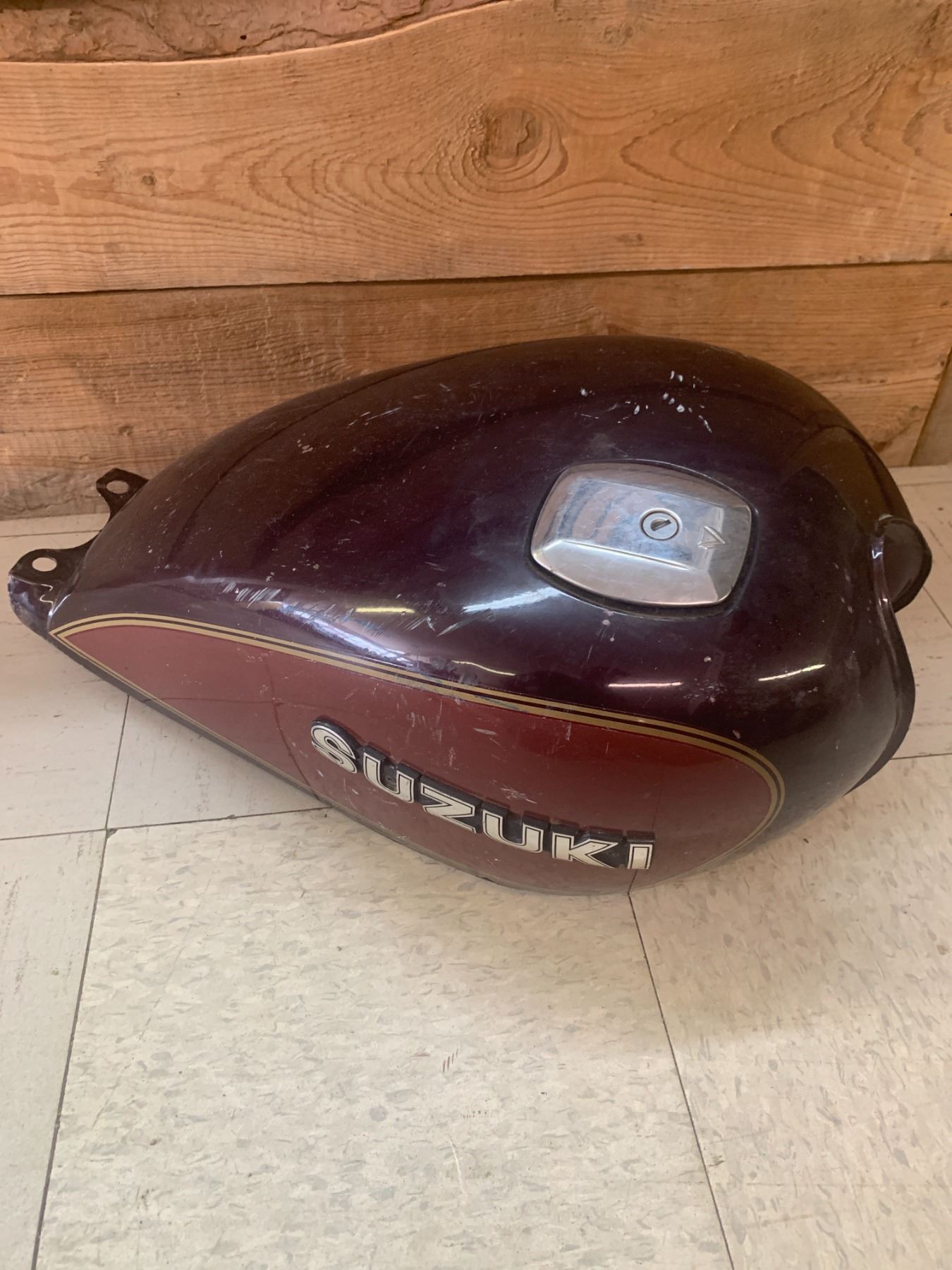 VINTAGE SUZUKI MOTORCYCLE FUEL TANK