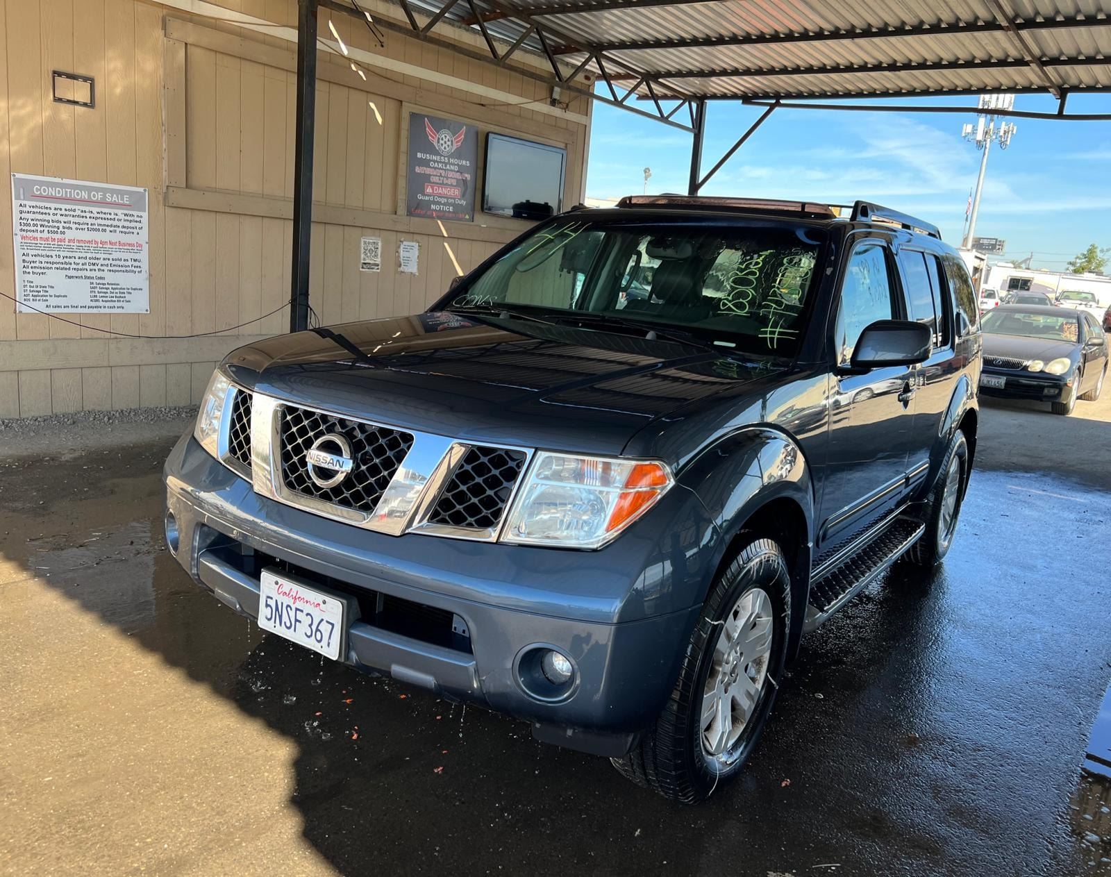 2005 Nissan Pathfinder XE