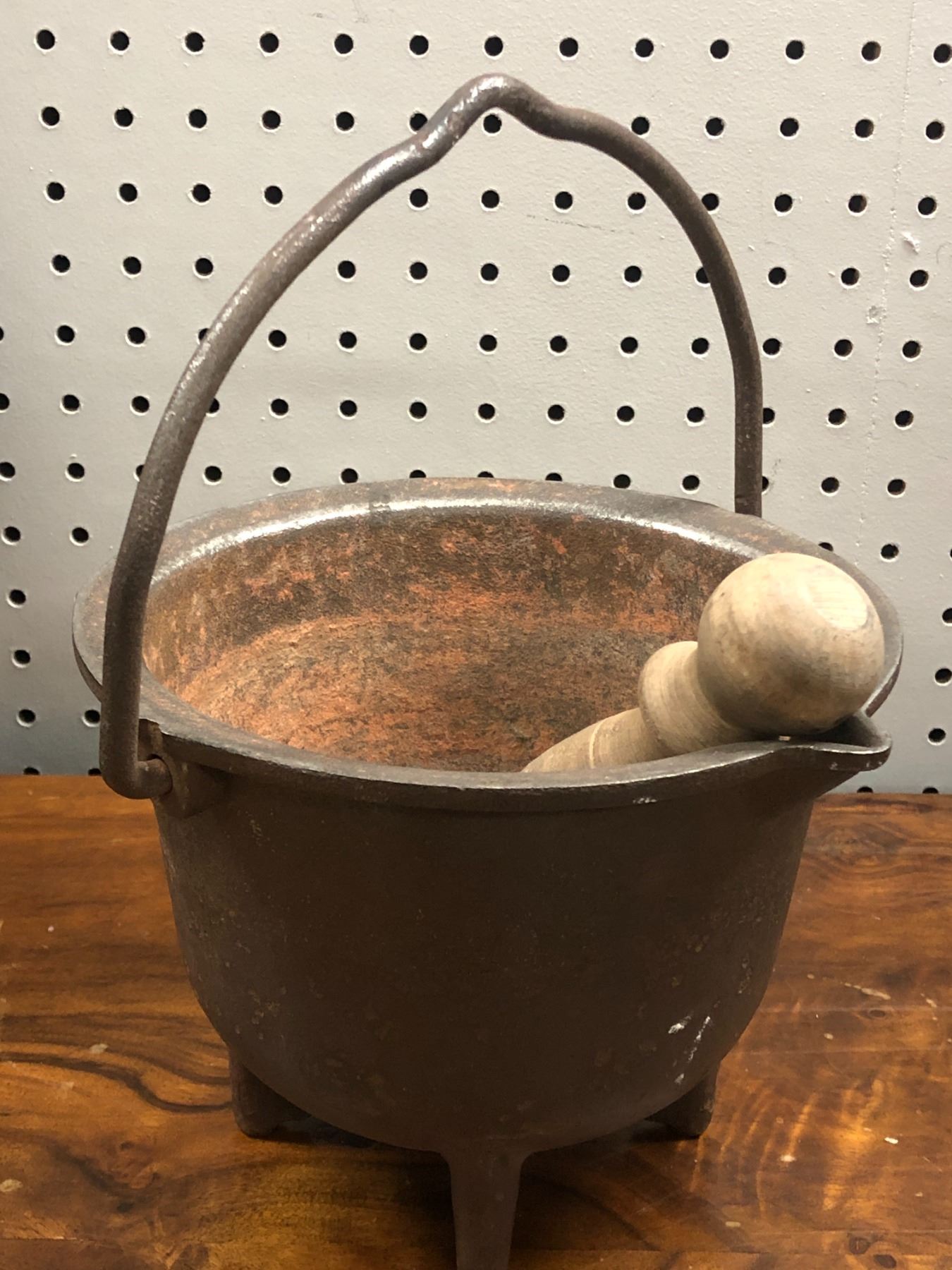 "Motherland: Fort Salem" - Heavy cast metal witches' pot & pestle
