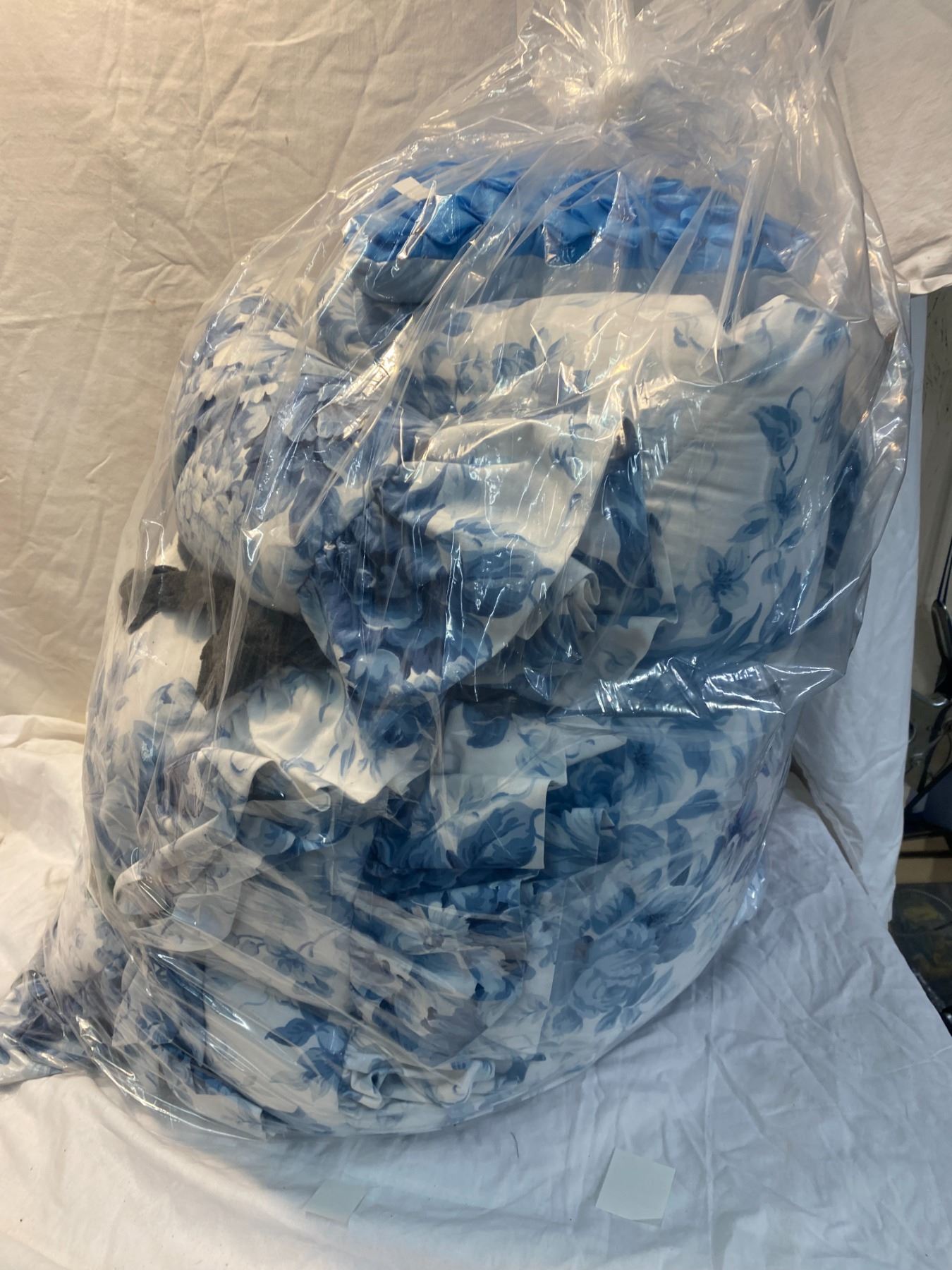 Queen blue delft comforter m, bead skirt and chair cover