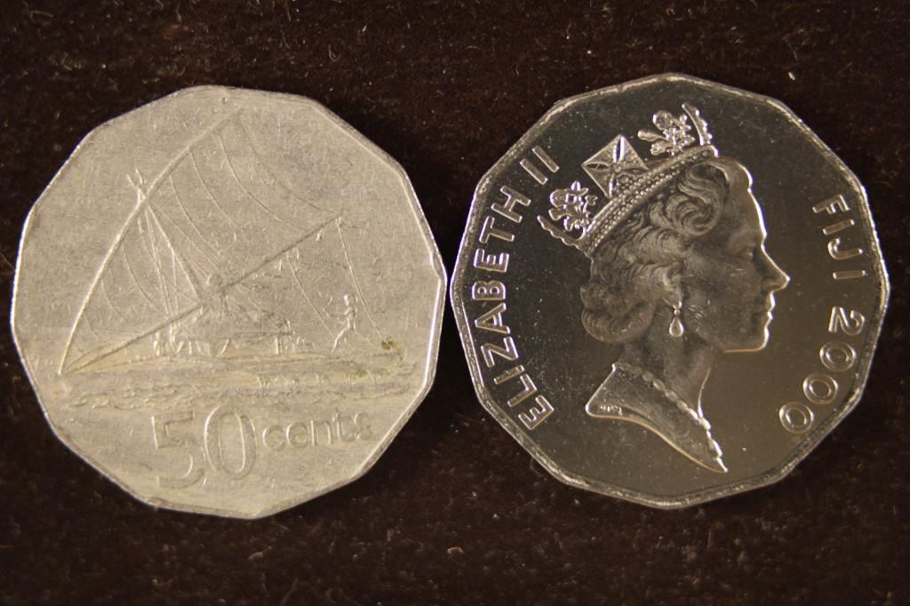 1975 & 2000 FIJI 50 CENT COINS: 2000 IS BU