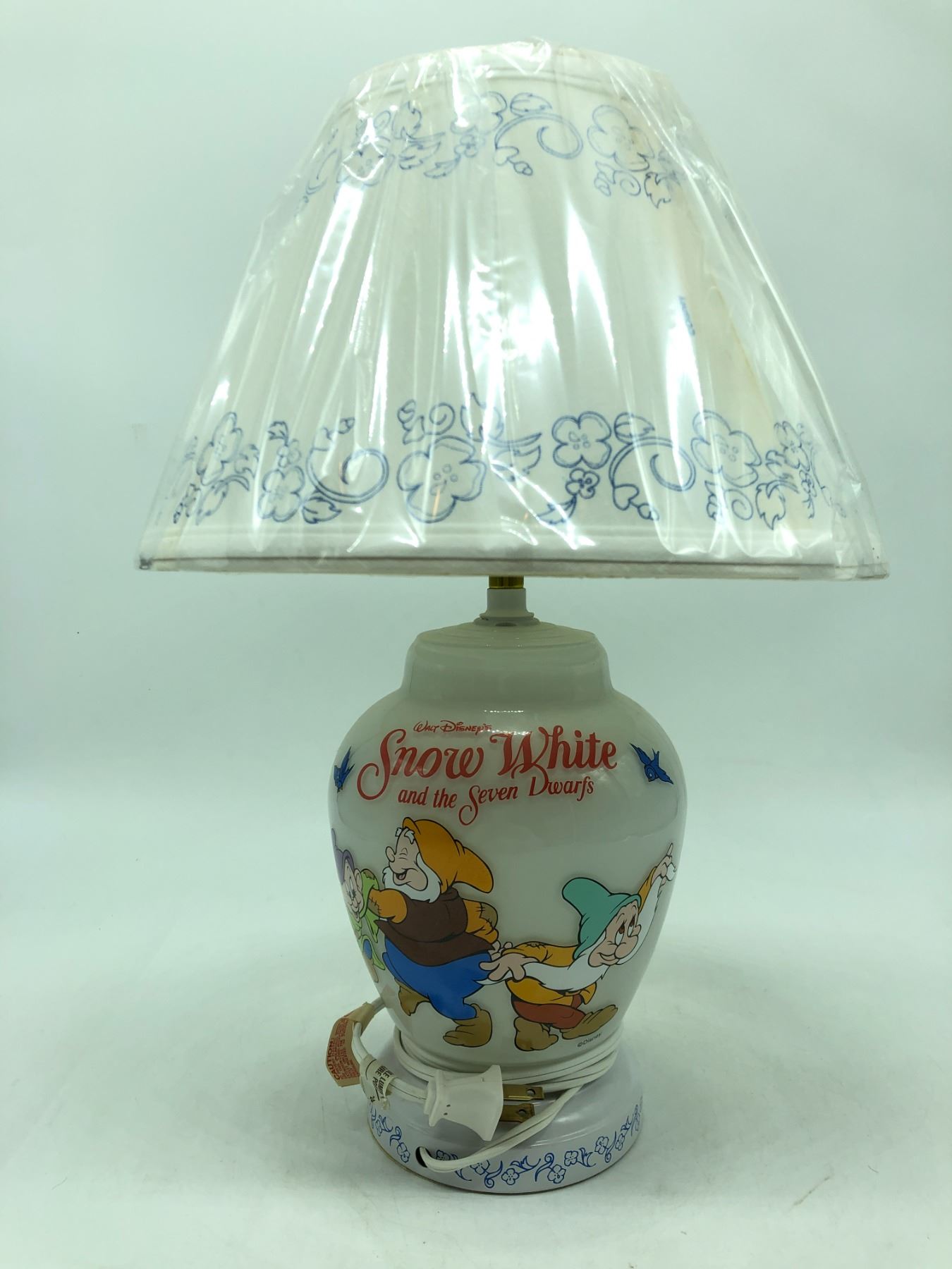Snow white lamp in box