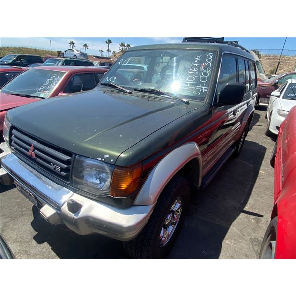 1996 Mitsubishi Montero SR