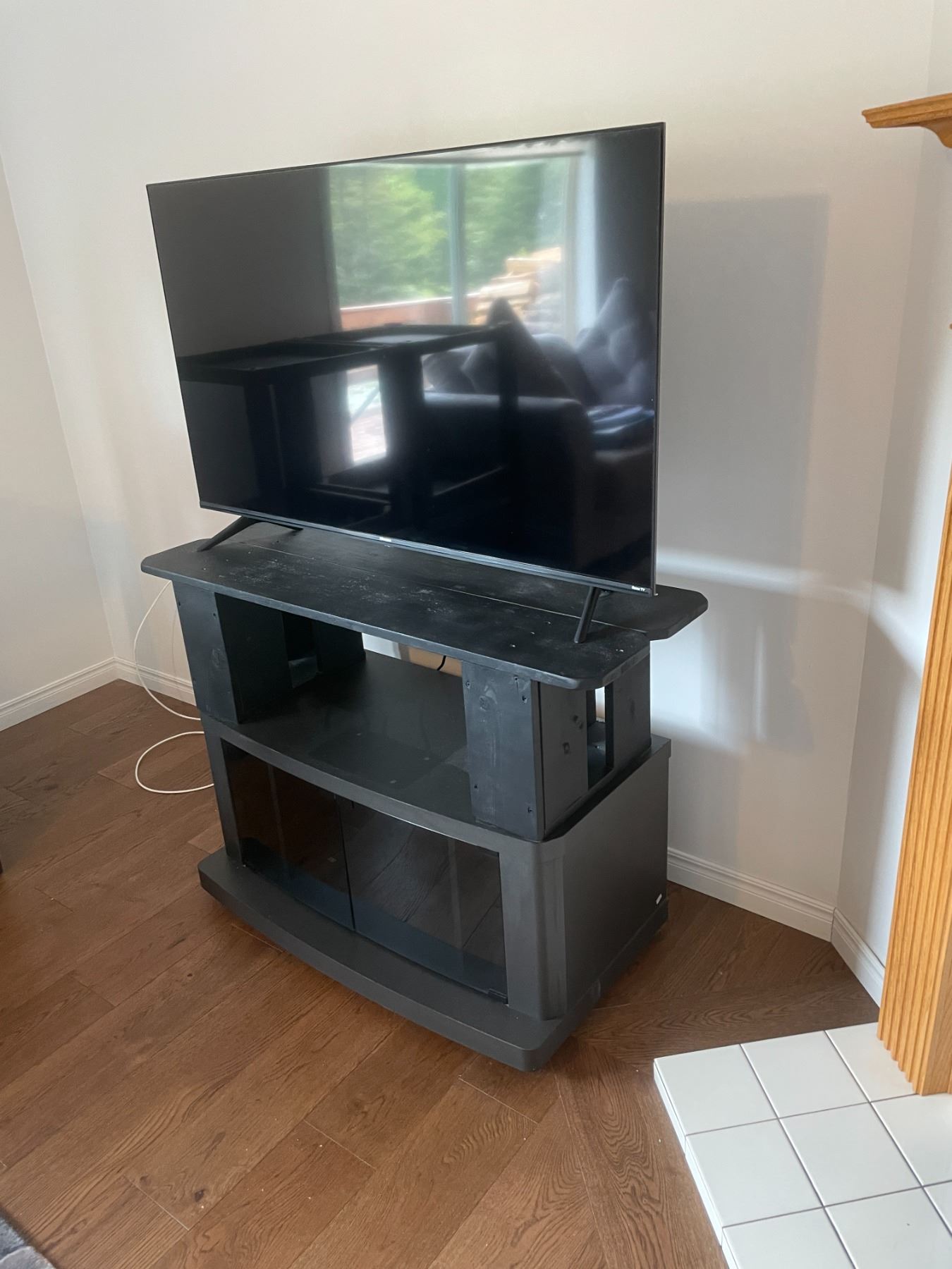 Hisense 50" Roku TV and Entertainment Stand