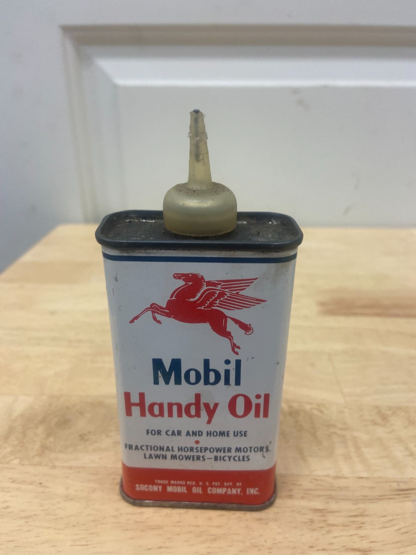 Mobil Handy Oiler 4 FL OZ - Schmalz Auctions