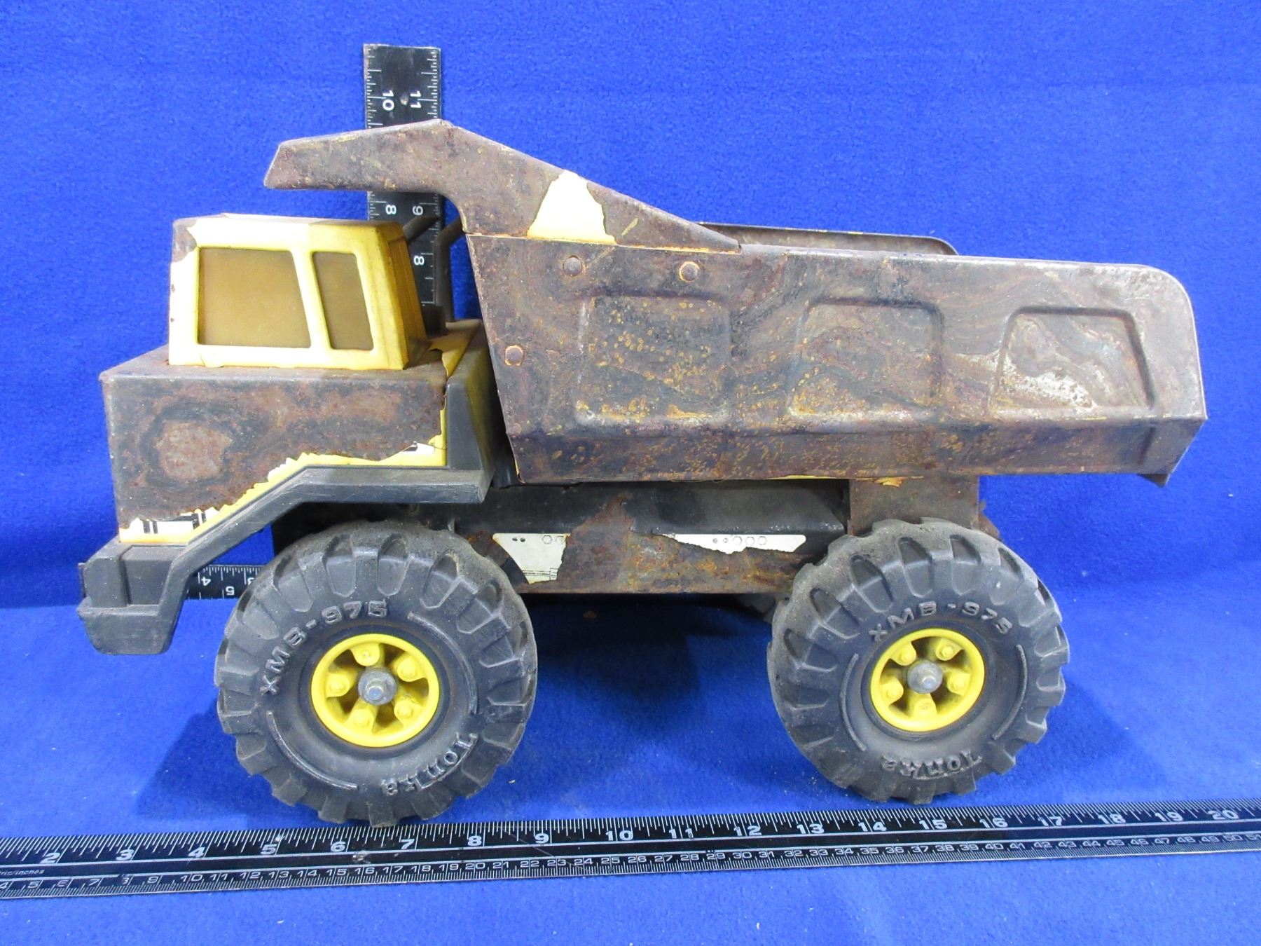 Tonka Dump Truck XMB-975
